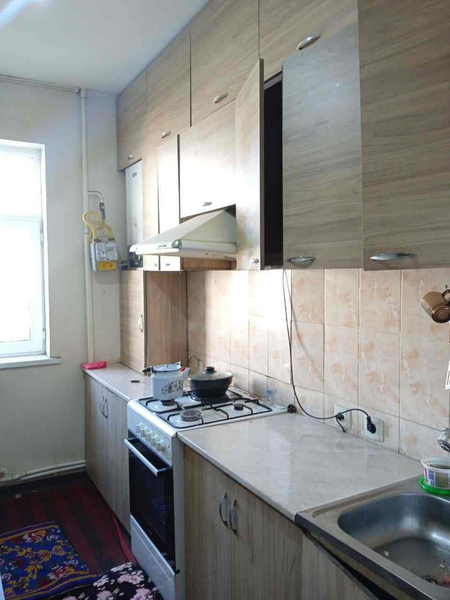 Срочно Продаётся 3  комната 3/5 этаж