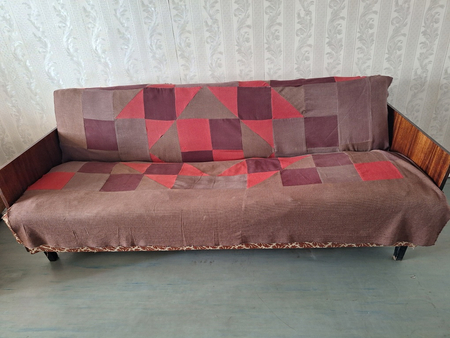 Продаётся диван-кровать и кресло-кровать за общую цену .