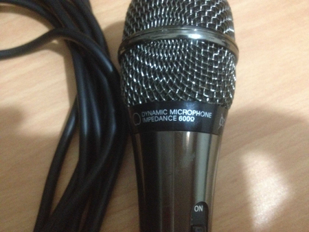 Проводной. Микрофон LG.