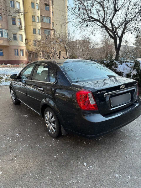 продается Lacetti ,мотор-1,8.