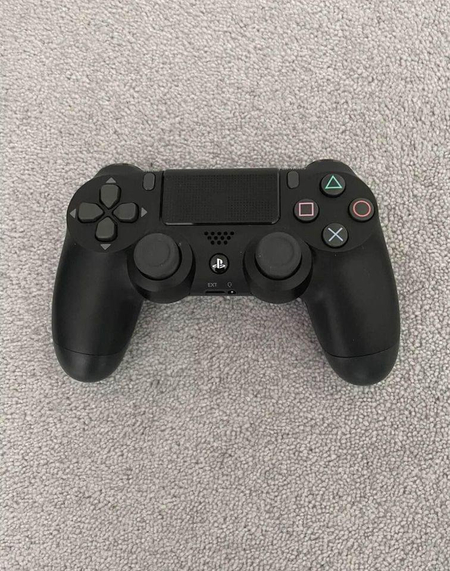 Playstation 4 black
-New controller

-HDMI cabl