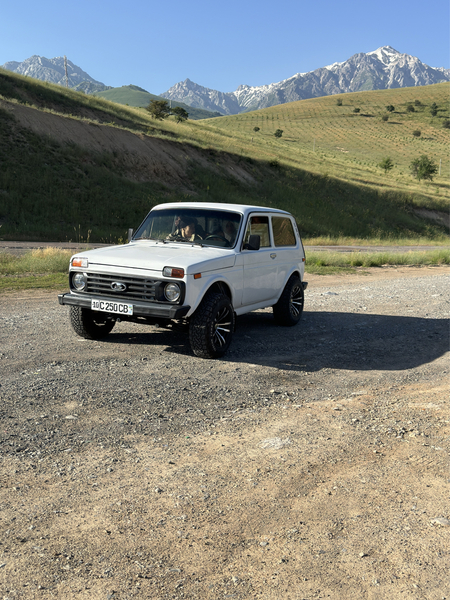 Niva 4x4 2121 Legenda sotiladi
