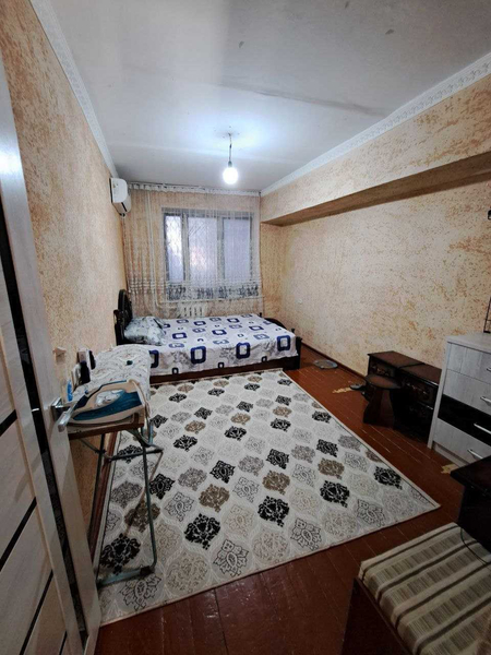 Срочно продаётся 2 ком-ая квартира 76 серия! Юнусабад 4 квартал 1 этаж