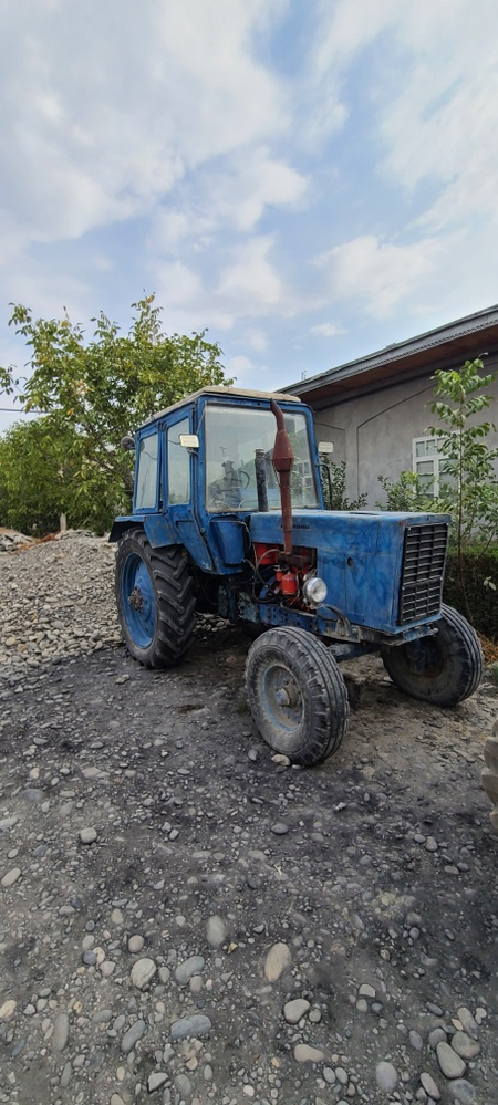 Traktor sotiladi