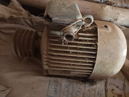 Generator srochniga sotiladi