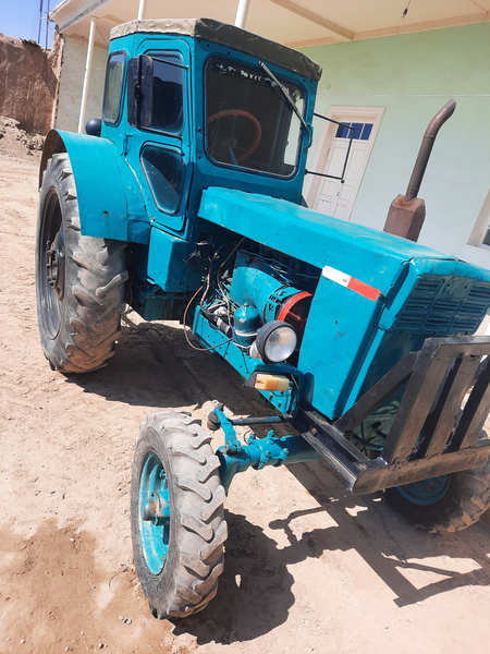 T 40 traktor sotiladi