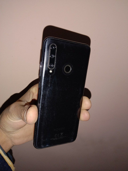 Honor 10 i 128 gb faqat karopkasi bor Holati ideal aybi yoq