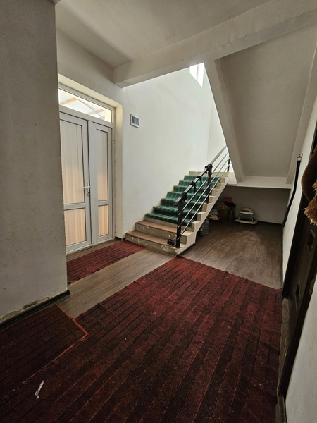 Срочно продаётся 2 этаж Коттедж 8 сотик 10 комната