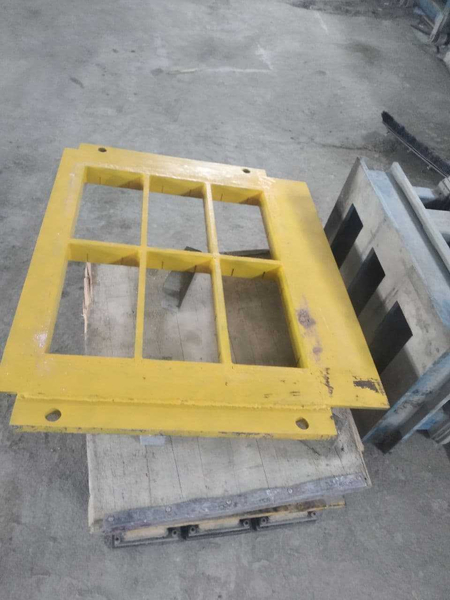 Xar xil turdagi shlakoblok va bruschatkalar uchun metall qoliplar