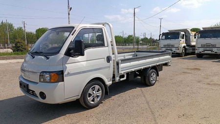 JAC X200 yuk tashishga moljallangan mashina