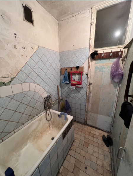 Юнусабад 7 Квартлда кв сотилади 3 хона 4 кават 4 каватли уй (67м)
