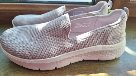 Skechers женские кроссовки.Размер 40 но большемерит, подойдёт на 41/42