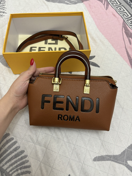 Новая женская сумка Fendi