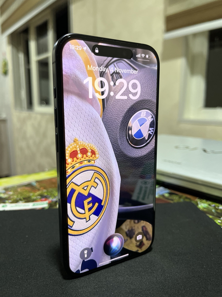 IPHONE 15 Pro yengi ochilgan