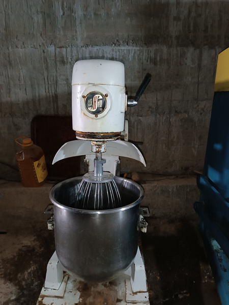 30 litrlik mixer sotiladi