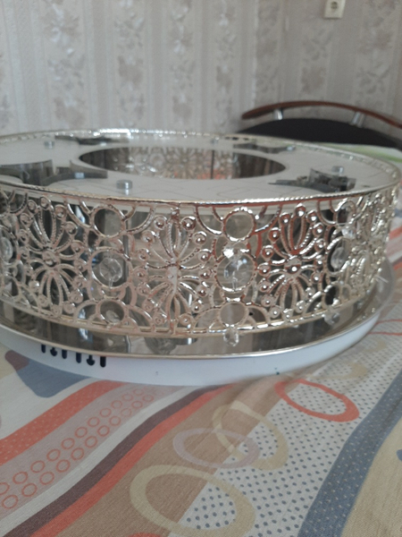 Музыкальная люстра со разными подсветками.