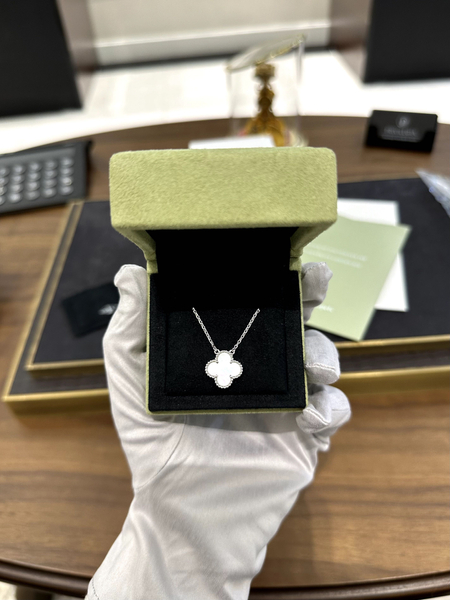 NEW Подвеска Van Cleef & Arpels Vintage Alhambra VCARF48700