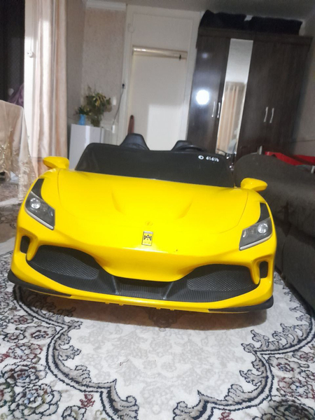 Bolalar avtomobili ferari