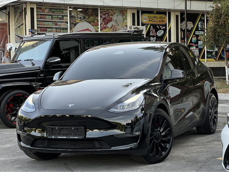 Tesla Model Y dual motor yurmagan