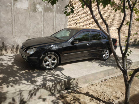 Mercedes-benz c-class2003 год