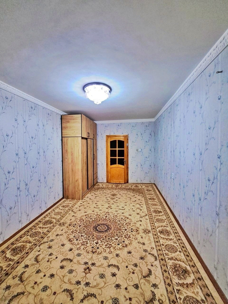 Срочно! 3 xona 4 xona qilingan kvartira sotiladi Navoiyda