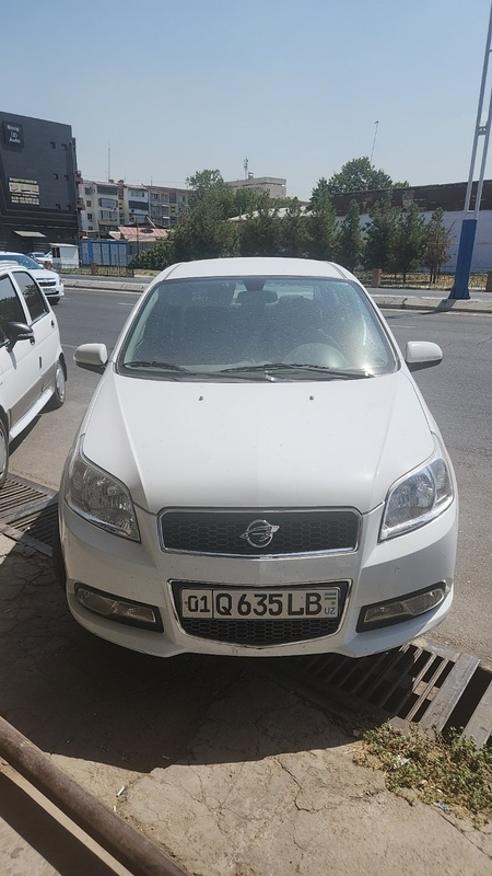 Srochna sotiladi nexia 3