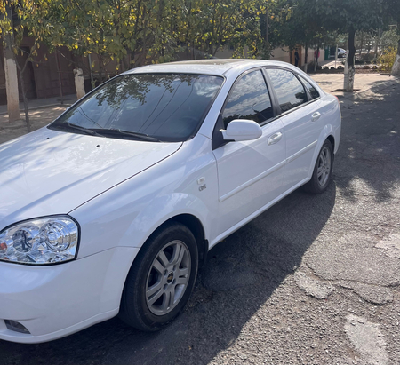 Lacetti 1,8 Srochna sotiladi