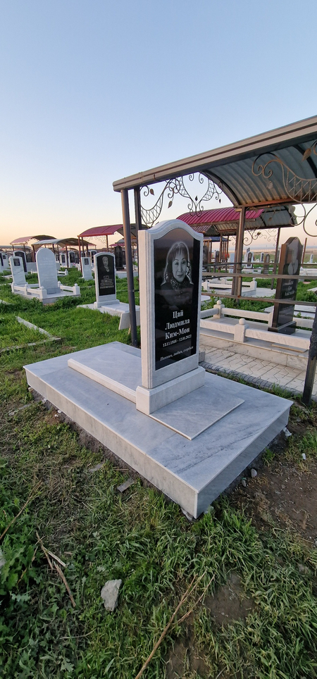 Памятники из гранита и мрамора