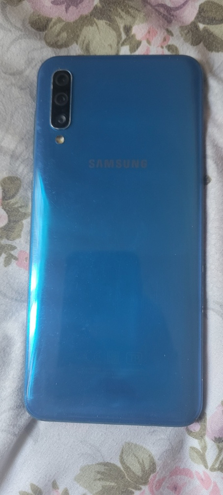Samsung a50  4 ga 64 gb