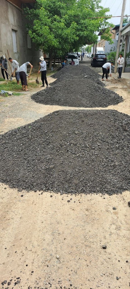 Maxalla kochalariga Asfalt qirindisi bor.