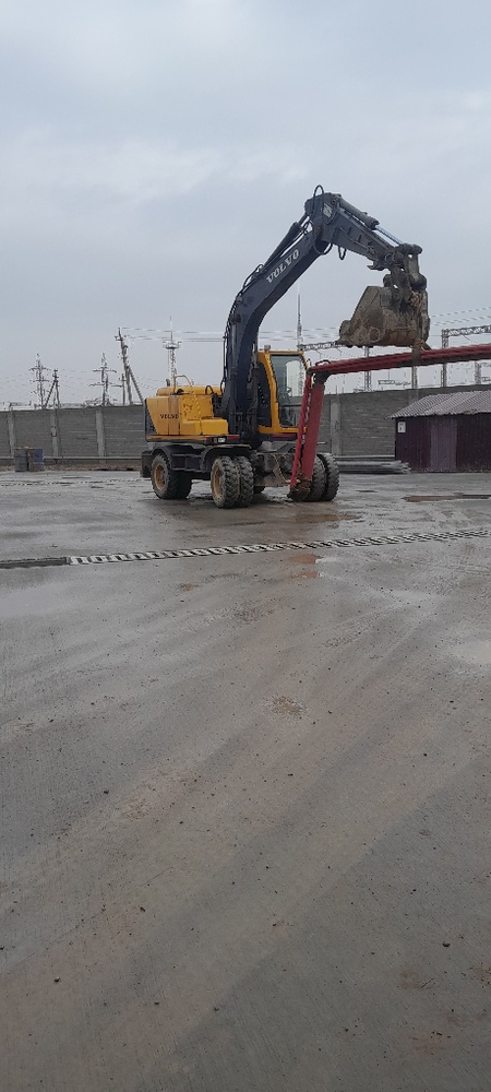 Volvo 130 sotladi 45000$