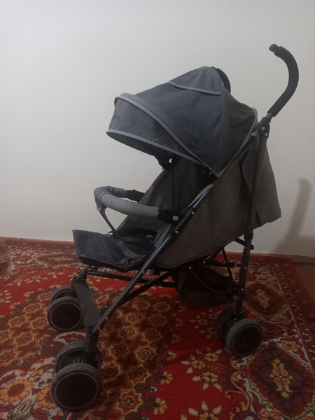 Продам срочно коляска как новая