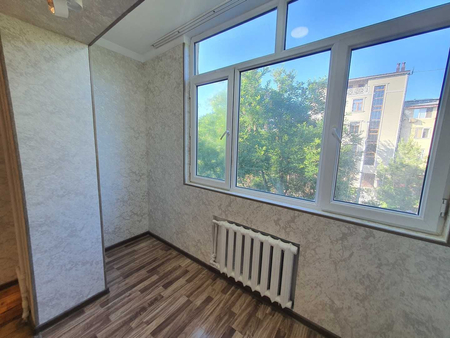 Юнусабад-2, 1/3/4 кирпич, с ремонтом, 36 м², дом галерейный