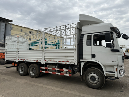 Продается Shacman L 3000 Тентованый 7.5 метра