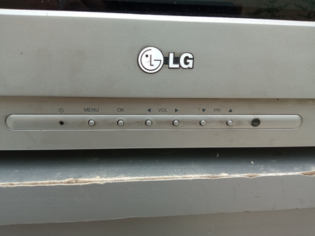 Продаётся большой телевизор LG FLATRON