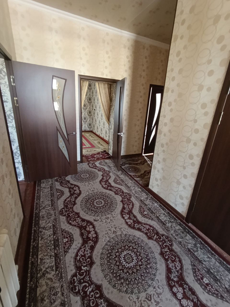 Гулустон хофли сотилади 2 этажлик ховли