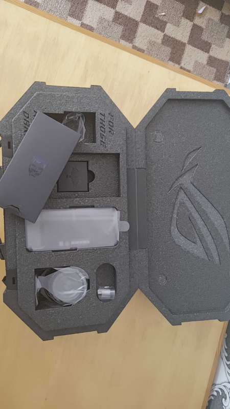 ROG phone 6 Batman edition