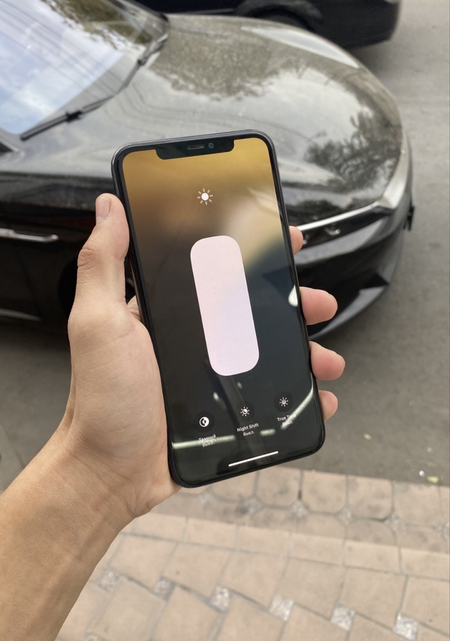 Iphone 11 pro sotilad xolat ideal  karopka yo feys bor tru ton yo 64gb