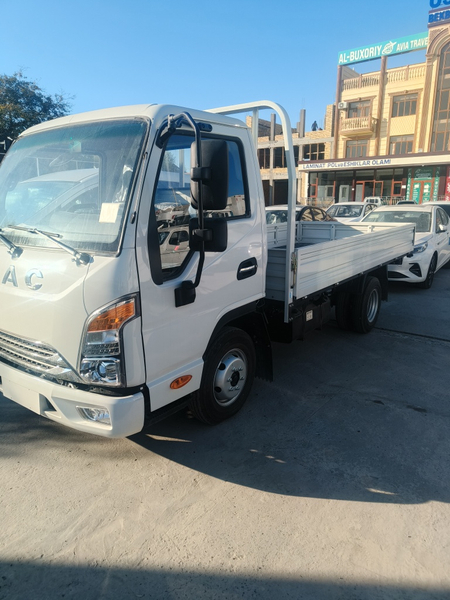 Jac J3 gruzavoylari sotuvda tayyor