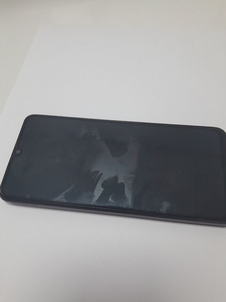 Sotiladi telefon