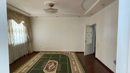 Ashxobod sayilgohini qarshisida sheriklikga kvartia bor.