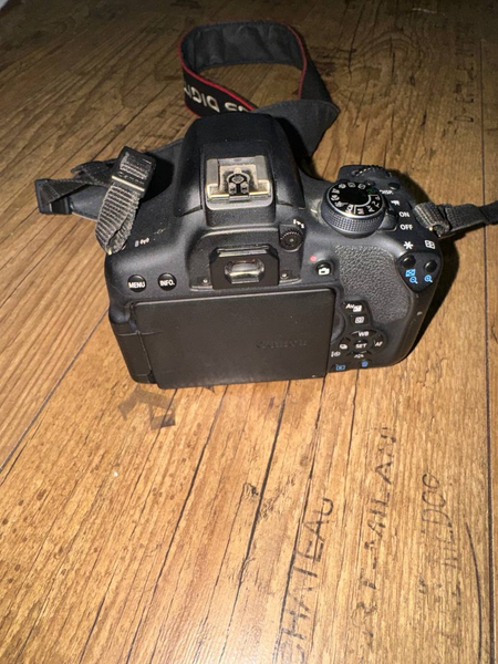 Камера Canon eos 750D