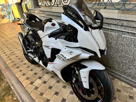 YAMAHA R1 2020 в идеальном состоянии