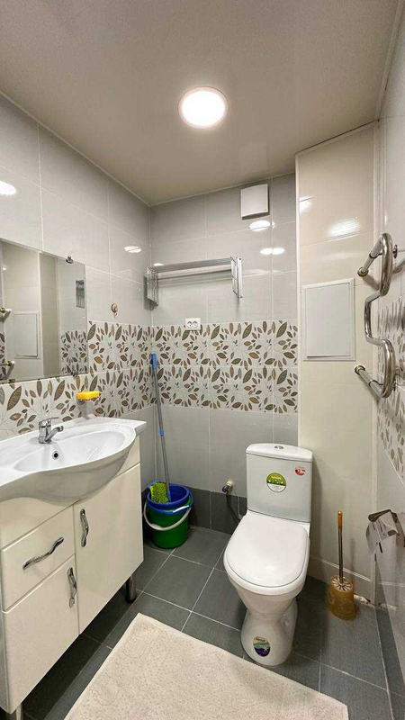 м.Буюк Ипак Йули Школа 171 1-комнатная 4/5 38 м² кирпич ремонт меб/тех