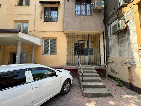 Продаётся офис 60м2 7 квартал улица/ Мукимий
