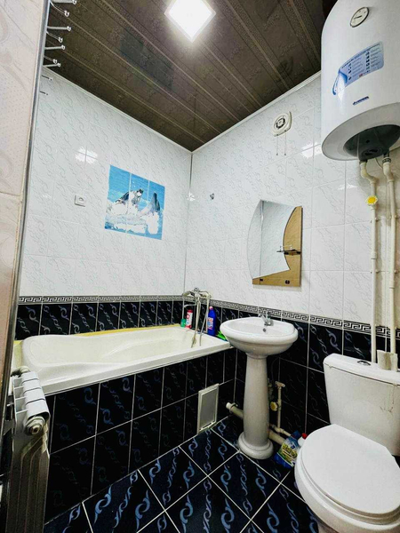 3 xonali 90m2 1-qavat sotiladi.