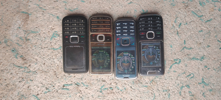Nokia telefonlar sotiladi.