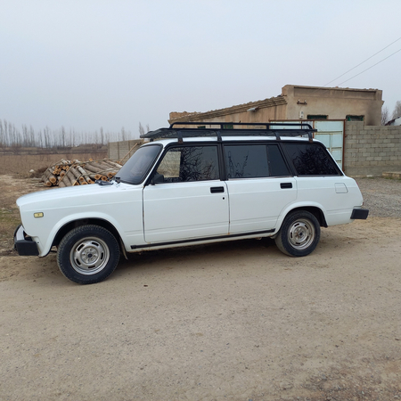 2104 mashina sotiladi pul kerak