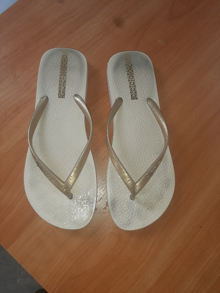Продам женские сланцы