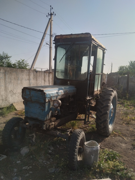 Traktor sotiladi